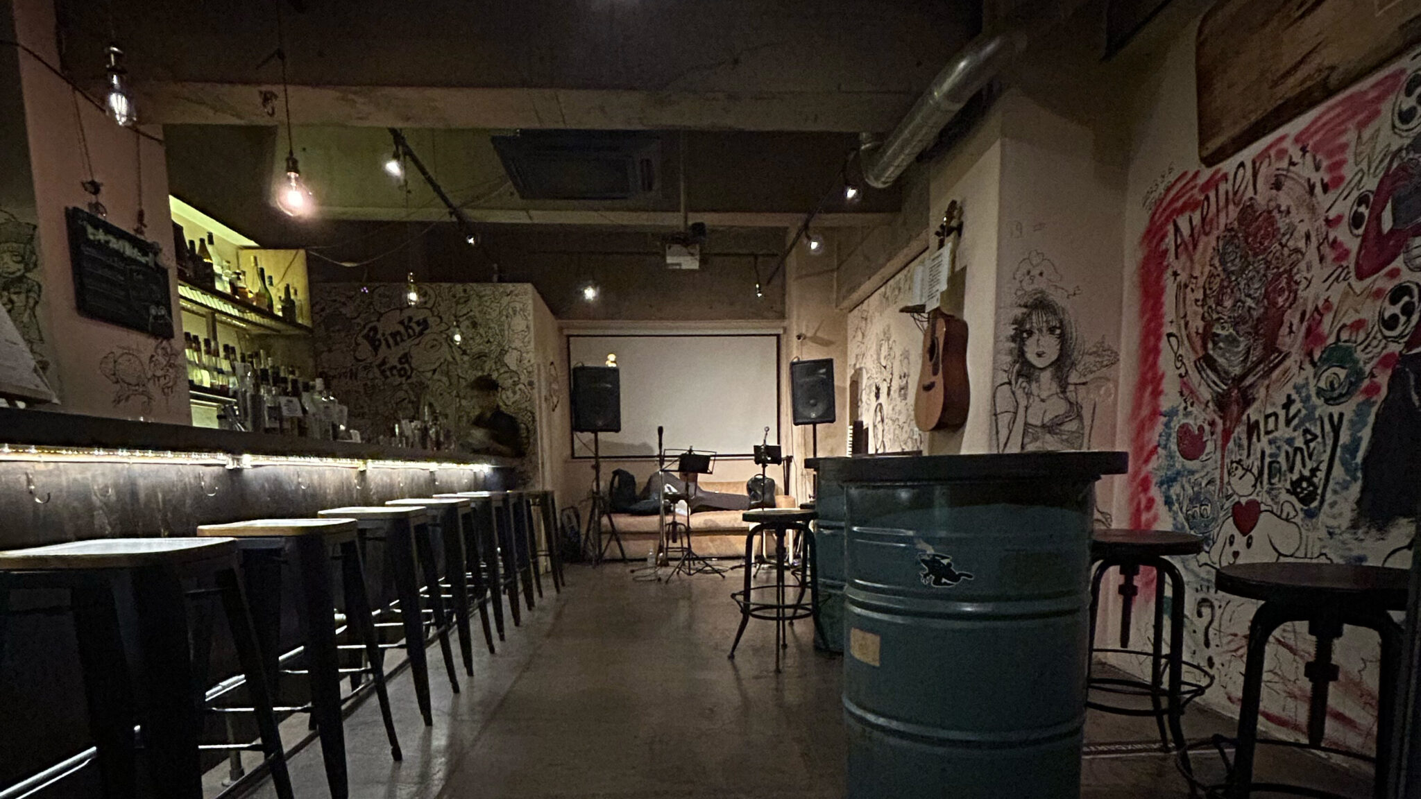 BINKY FROG - 京王線千歳烏山駅徒歩2分のDining Bar